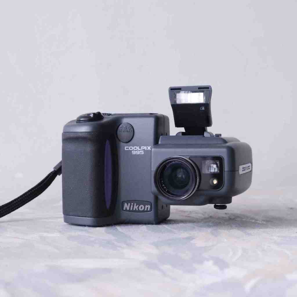 Nikon CoolPix 995 早期 CCD 數位相機 (可翻轉螢幕) | 蝦皮購物