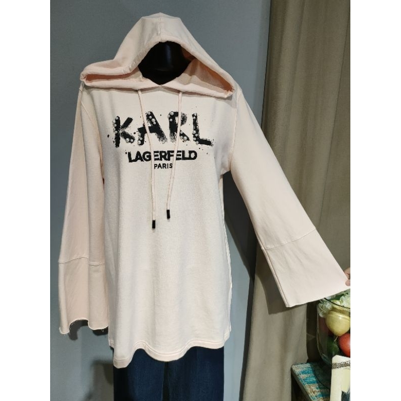 (有瑕）設計師 KARL LAGERFELD 嫩蜜桃色+珍珠飾 寬袖 oversize 柔軟帽 T | 蝦皮購物