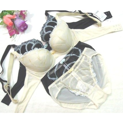 【奧黛莉】深V爆乳款內衣【3712】70C,70D,70E,75C,75D,80C,80D~淡黃,黑 | 蝦皮購物