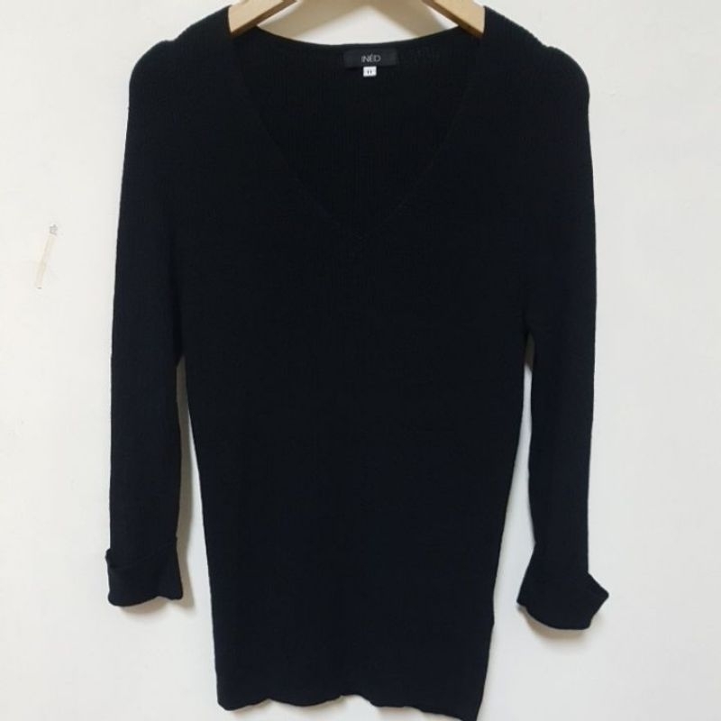二手良好: INED V領針織衫 11號 黑色 **請看說明** | 蝦皮購物