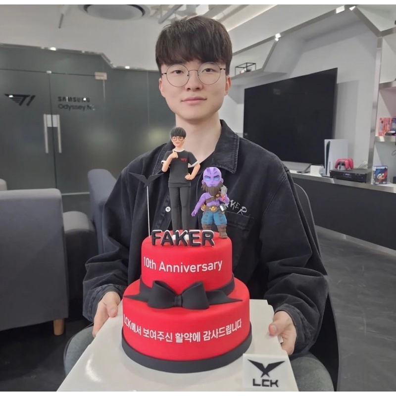 nnu_ys台灣現貨｜絕版韓國T1戰隊 牛仔外套 Faker 現貨 黑色 | 蝦皮購物