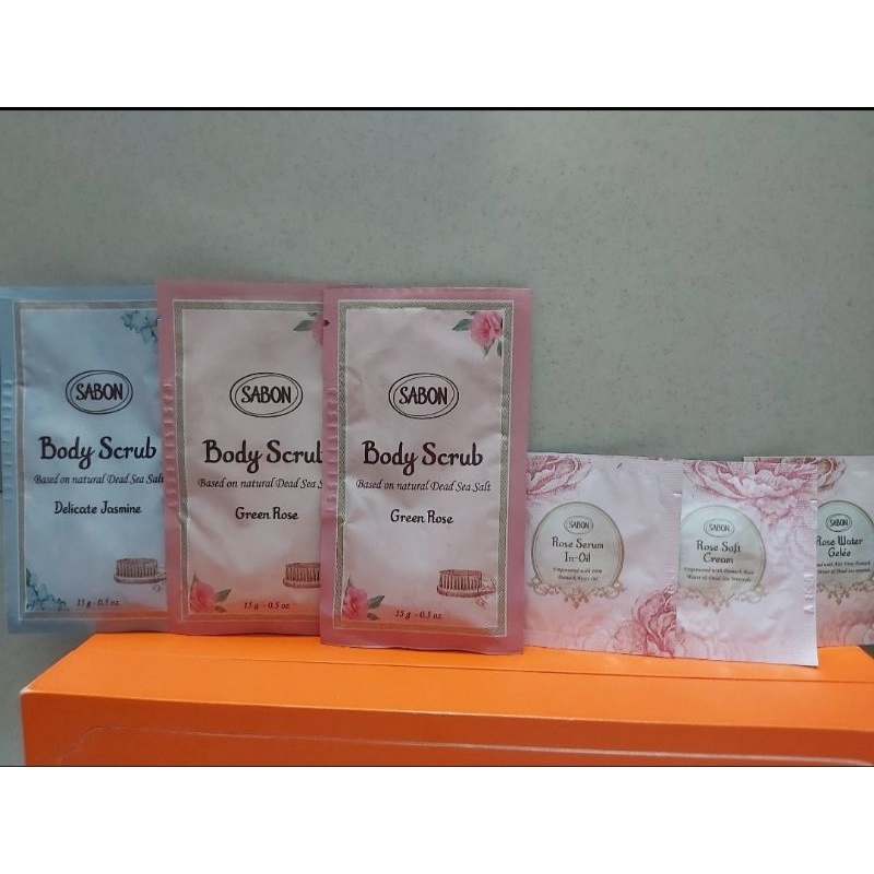 SABON 綠玫瑰身體磨砂膏15g＊2入＆茉莉花語身體磨砂膏15g＆大馬士革玫瑰有機光燦精華油＆潤澤霜＆水凝凍1.5ml | 蝦皮購物