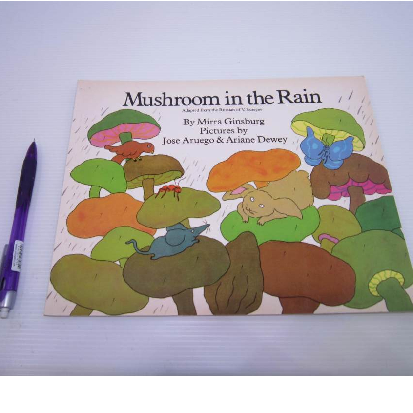 「二手書」Mushroom in the Rain 英文繪本 Picture Books Mirra Ginsburg | 蝦皮購物
