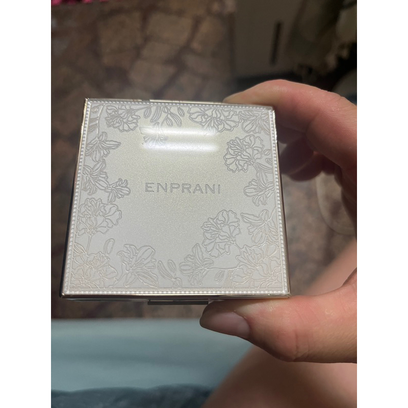 二手近9成新～韓國製造 Korea Enprani花香煥彩粉餅 | 蝦皮購物