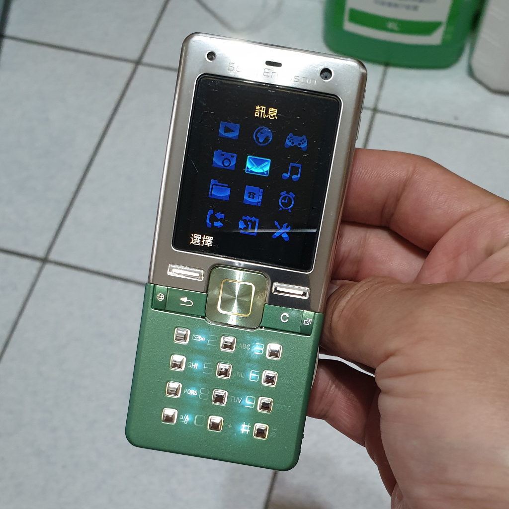 出清經典收藏 Sony Ericsson T650 T650i 綠色 320萬相機 12.5 mm 超薄經典直立機身 | 蝦皮購物