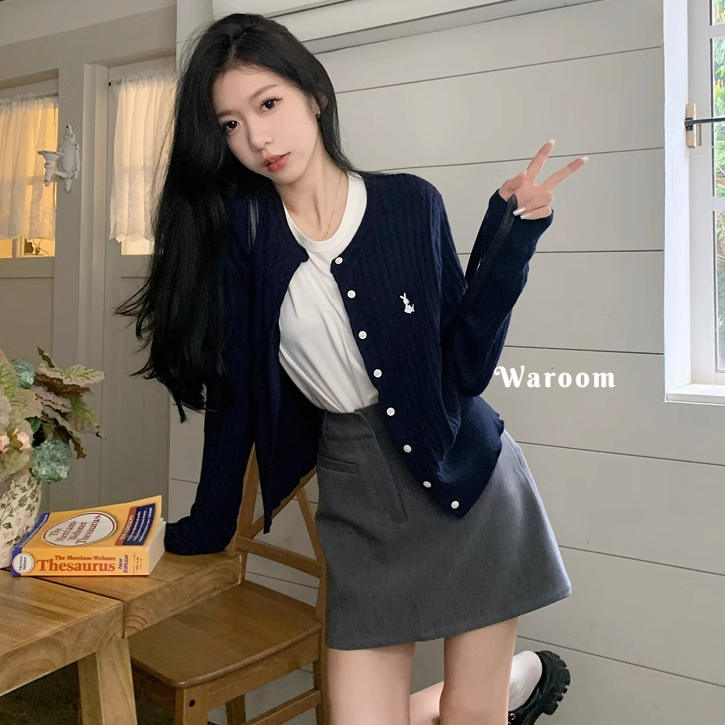 Waroom|現貨 A684 早秋文青款修身針織外套+西裝短裙|女裝|學院風|長袖套裝|休閒|針織外套|鹽系穿搭|兩件套 | 蝦皮購物