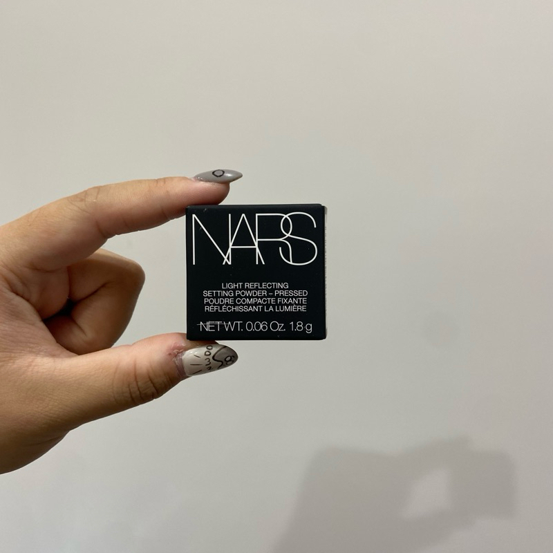 啾啾小姐 現貨 NARS 裸光蜜粉餅 #CRYSTAL 1.8g (迷你版) | 蝦皮購物