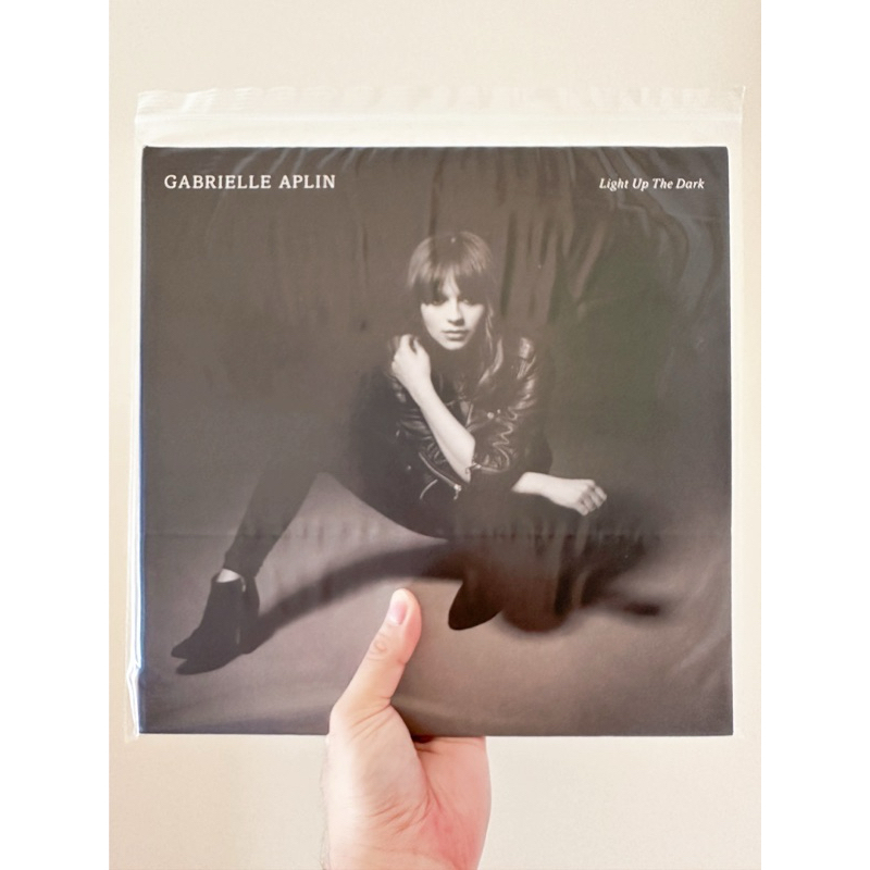 ️限時特價 ️ Gabrielle Aplin 蓋艾琳 / Light Up The Dark 限量白膠 | 蝦皮購物