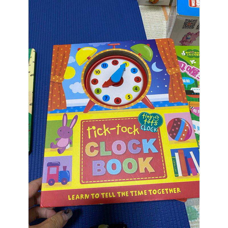 二手童書便宜賣 認識時鐘英文書 Tick Tock Clock Book 學習看時鐘 蝦皮購物