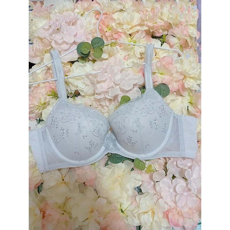 【華歌爾換季轉售】莎薇AB3591B花瓣激升80B=36B/80C=36C粉水袋單內衣(WS灰) | 蝦皮購物