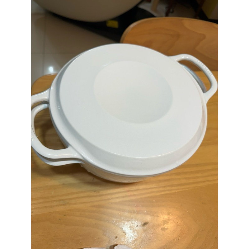 （二手少用）VERMICULAR 小V鑄鐵鍋23cm海鹽白，含恆隆行原廠紙盒 | 蝦皮購物