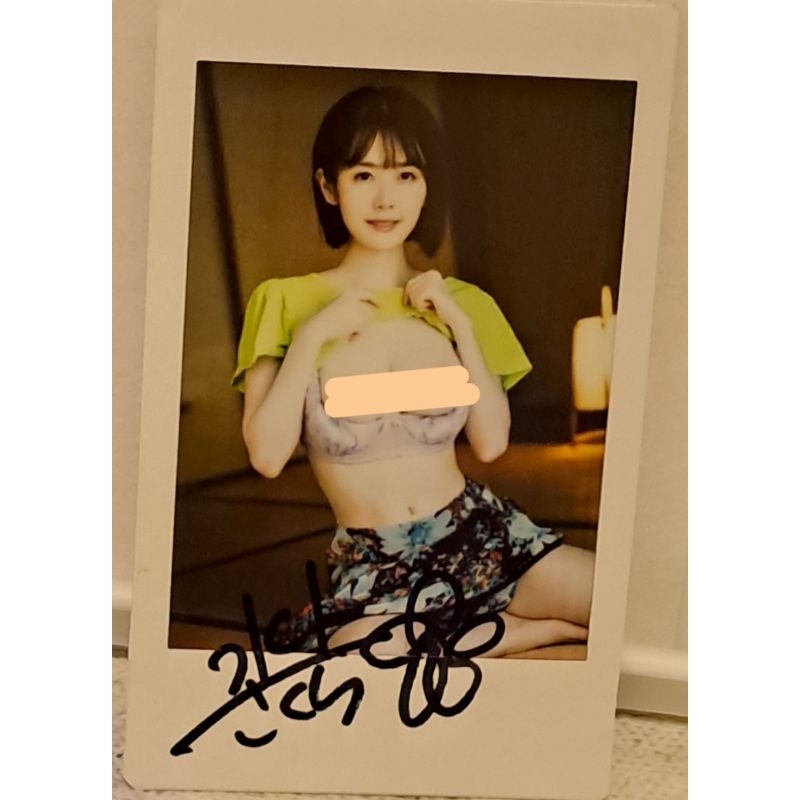 C42:日本女優-‘’水卜櫻‘’簽名照.拍立得照片 | 蝦皮購物