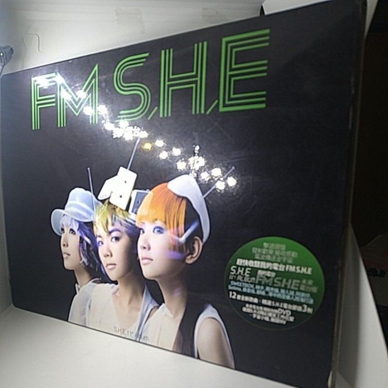 原版 S.H.E. SHE / 我的電台 / 二手華語CD+DVD | 蝦皮購物