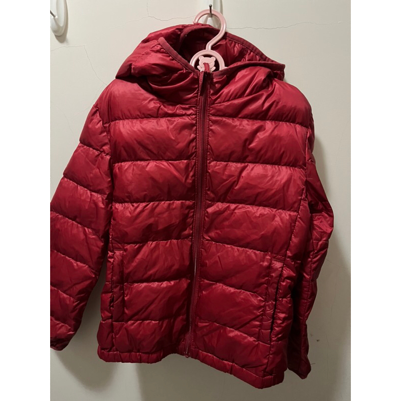 二手lativ 130尺碼 酒紅色 羽絨衣 領口有有點髒污 如圖所示 完美主義者勿購 | 蝦皮購物