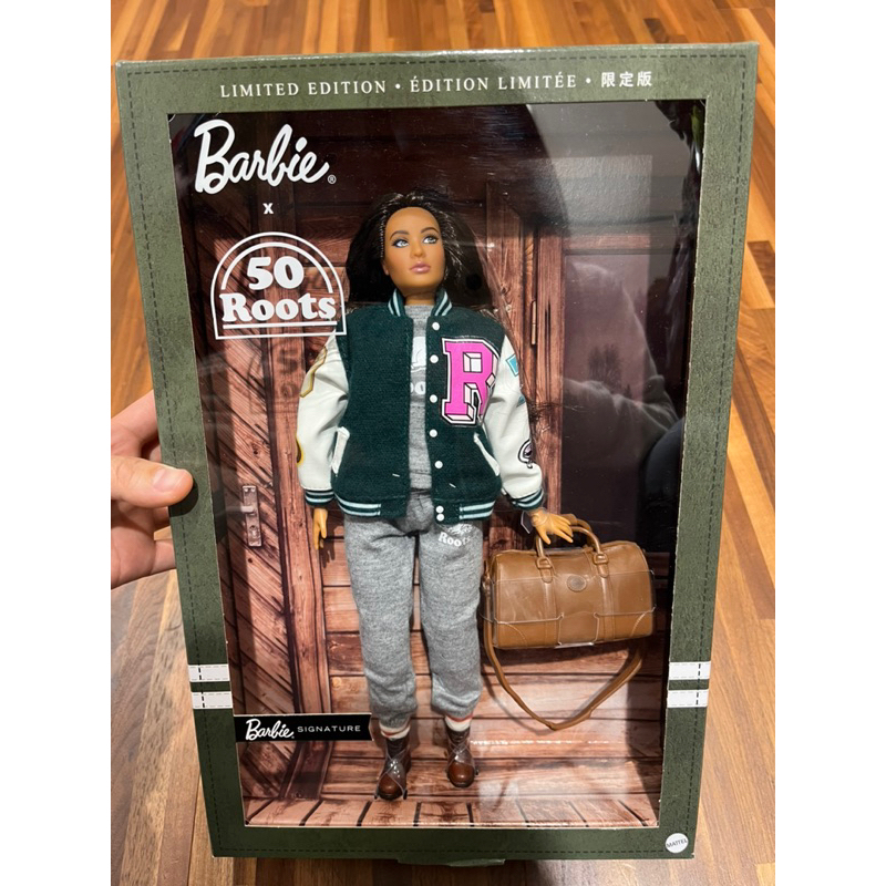 《現貨》Roots X Barbie 全新現貨 芭比娃娃公仔 50週年 | 蝦皮購物