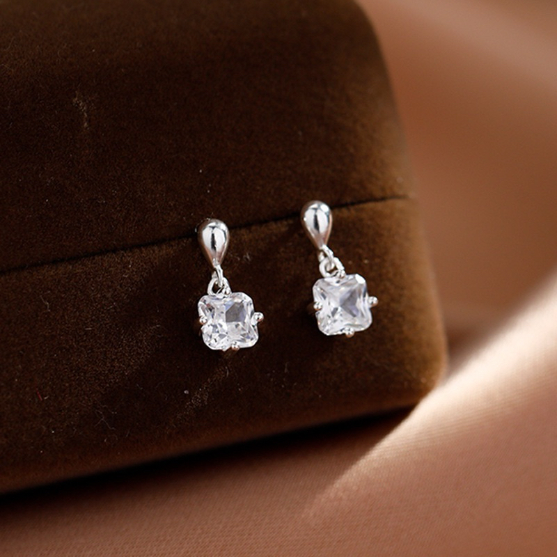 Sweet Air L05 日韓流行耳飾 S925銀針 小巧迷你閃耀方形鋯石設計 耳針 耳環 | 蝦皮購物