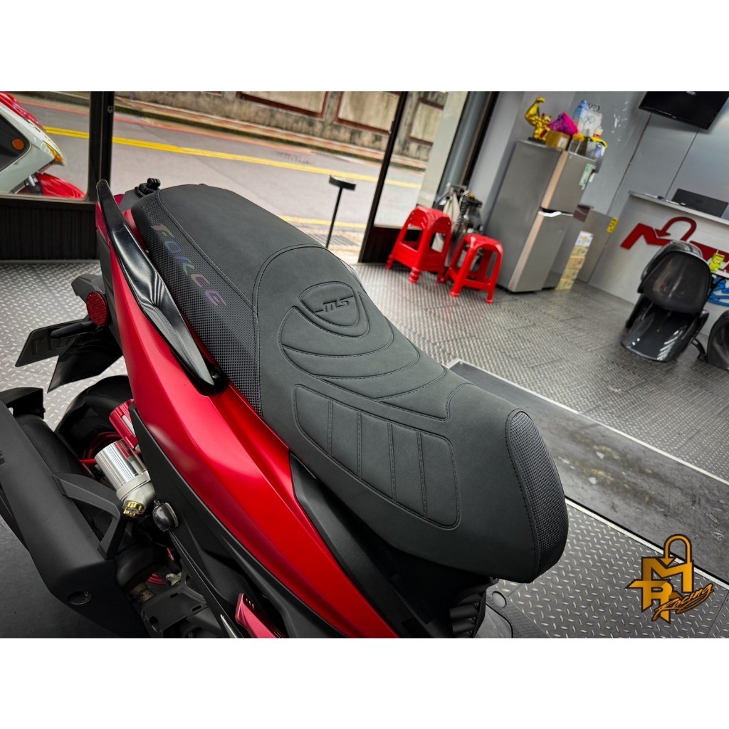 Jc機車精品 🔥超熱門 MTRT沙發坐椅墊 麂皮材質 採用高密度吸震泡綿/膠墊 開模製作而成 勁戰 Force | 蝦皮購物