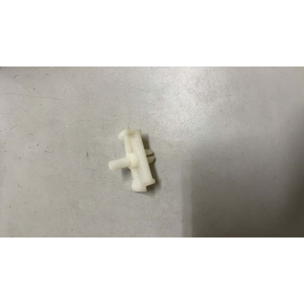 【SFF雙B賣場】BMW E32 扣子[車門飾條,前端] 51131908689 | 蝦皮購物