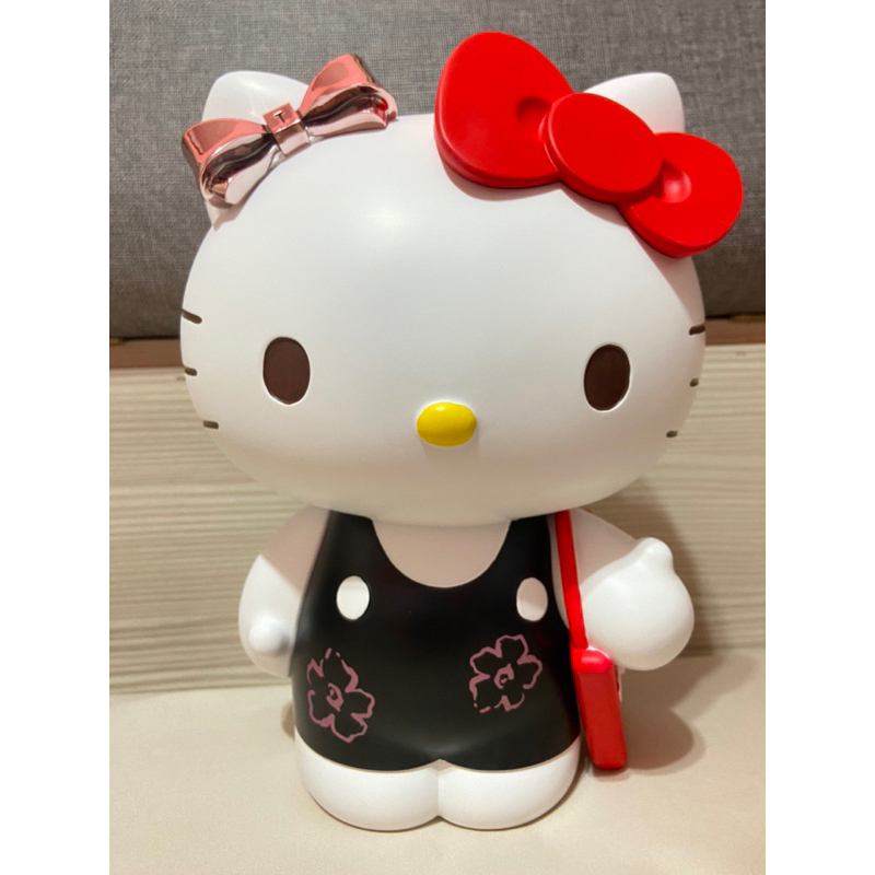 🌟Hello kitty🌟凱蒂貓 7-11英式輕奢30公分造型存錢筒 公仔存錢筒 全新 現貨 快速出單 | 蝦皮購物