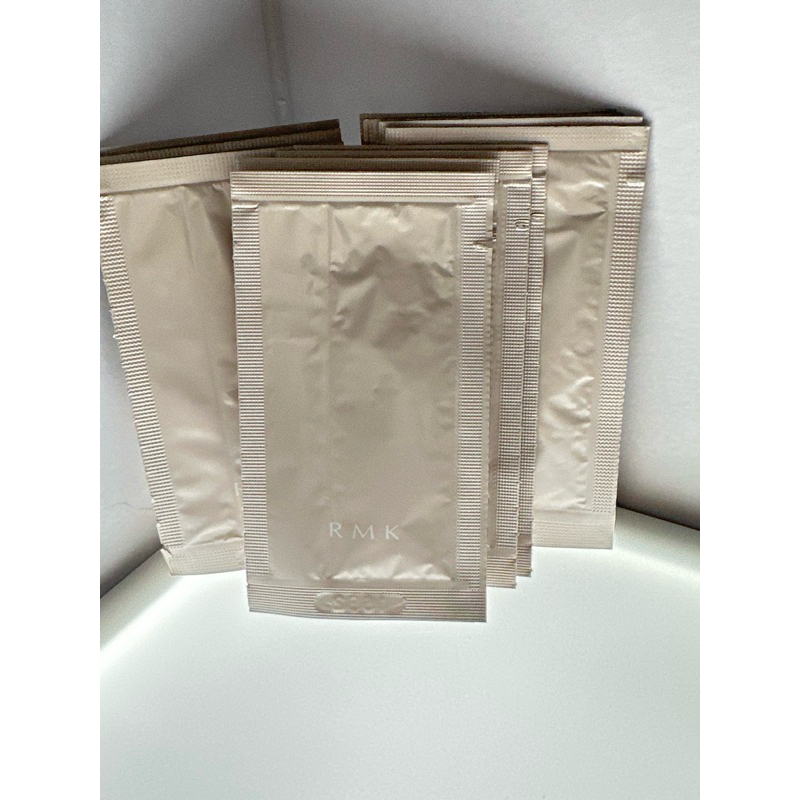 RMK 完美無瑕粉底液 1ml SPF20·PA++ (色號：101、102、200L) | 蝦皮購物