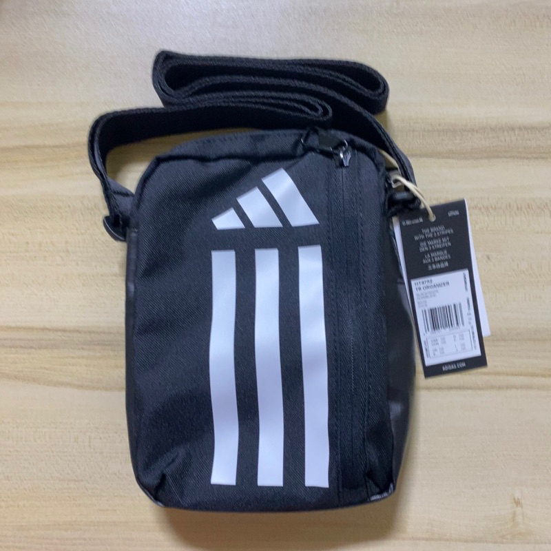 adidas 愛迪達 黑色斜背包 HT4752 運動斜背包 小側背包 旅行包 護照包 | 蝦皮購物