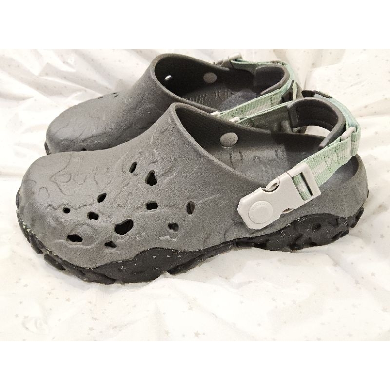Crocs 卡駱馳 (中性鞋) 經典特林坦克鞋-208391-0DA-M7W9 (25號) 全新現貨 | 蝦皮購物