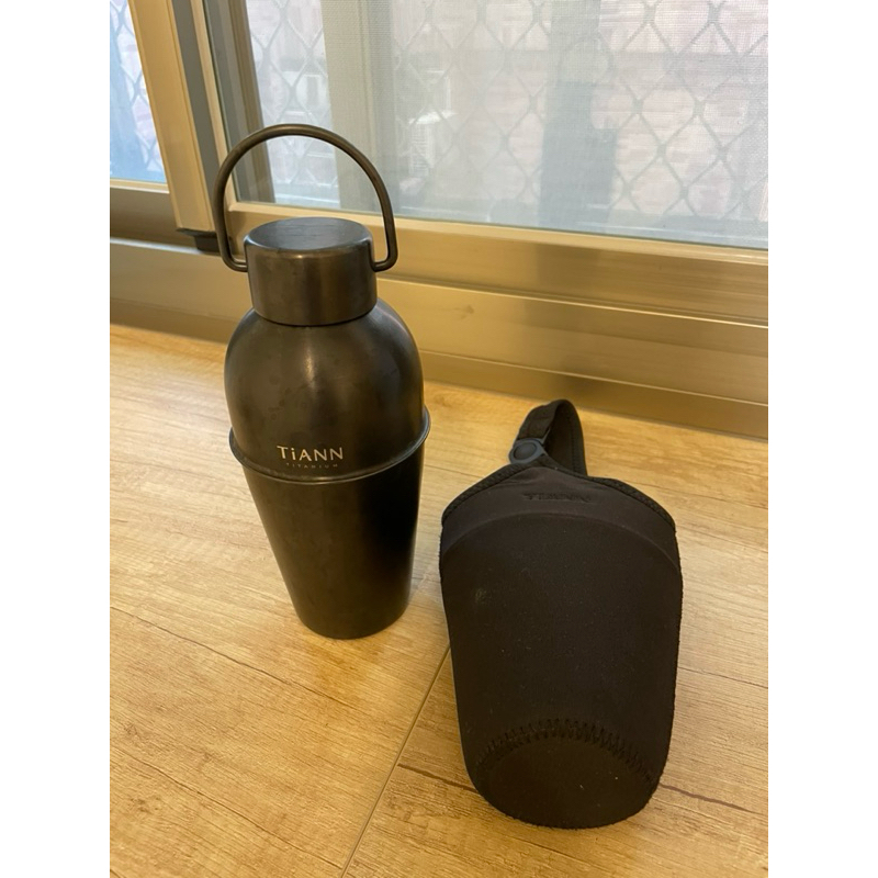 8成新 TiANN 鈦安純鈦 750ml寬口酒水壺 尊爵黑 附專屬提袋+全新瓶蓋矽膠墊片 | 蝦皮購物
