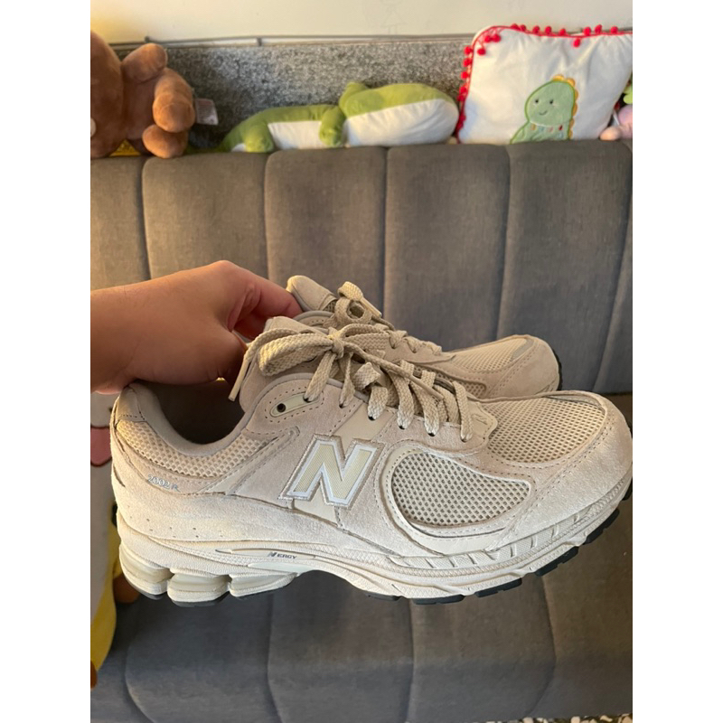 NB 2002R 沙色 26.5 | 蝦皮購物