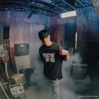 (現貨)XCTRL《獵人HUNTER×HUNTER》奇犽眼神短T-黑 | 蝦皮購物