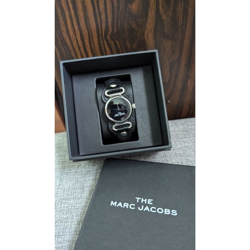 (二手)Marc Jacobs 專櫃 The Cuff 36mm真皮手錶 | 蝦皮購物