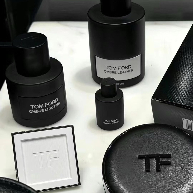 【IBZY代購】Tom ford 黑漆限量版氣墊 一殼兩蕊 乾皮適用 | 蝦皮購物