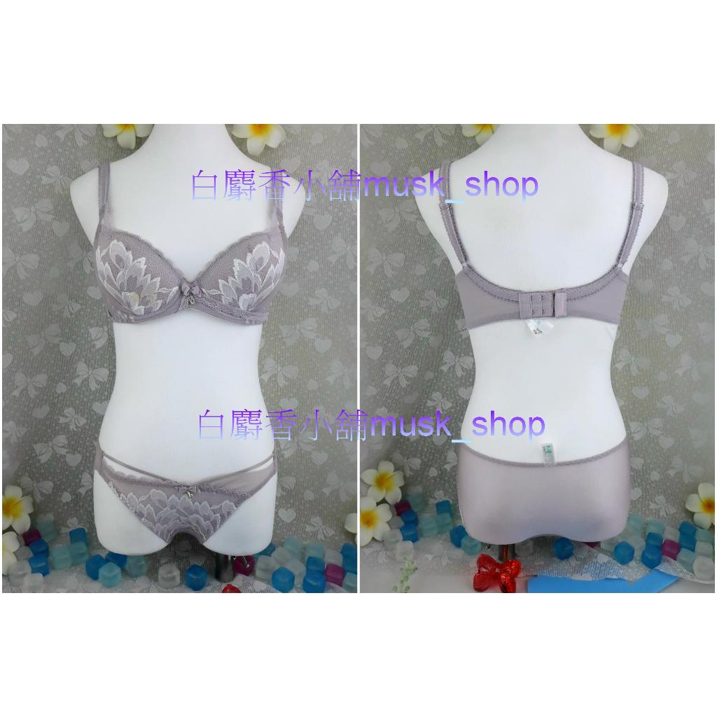 尺寸32A=70A+M-成套夜櫻灰色撩波羽晶伶系列水晶花漾蕾絲下厚上薄-S2050295＊白麝香小舖＊全新思薇爾內衣 | 蝦皮購物