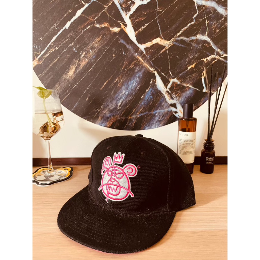 【Mishka】現貨｜台灣限定款｜帽子｜可調式棒球帽｜Snapback棒球帽｜立體logo | 蝦皮購物