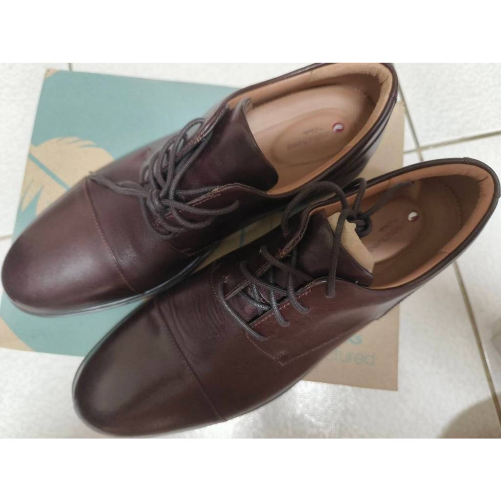 Clarks UN TAILOR 一字頭縫線素面正裝紳士鞋 深紅色 UK9 US10 | 蝦皮購物