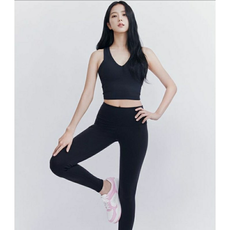 KiKi美國代購🌼柔軟包覆 Alo x Jisoo Airbrush Real Bra Tank 運動背心 附罩杯 黑 | 蝦皮購物