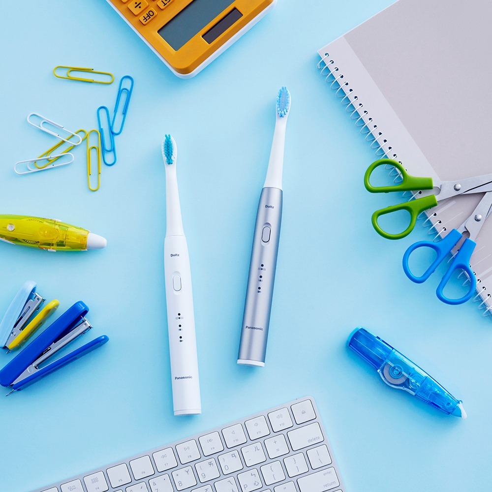 Panasonic 國際牌 輕巧美型音波電動牙刷 小筆刷 銀 附2年半刷頭超值組 EW-DB30-S1 現貨兩組 | 蝦皮購物
