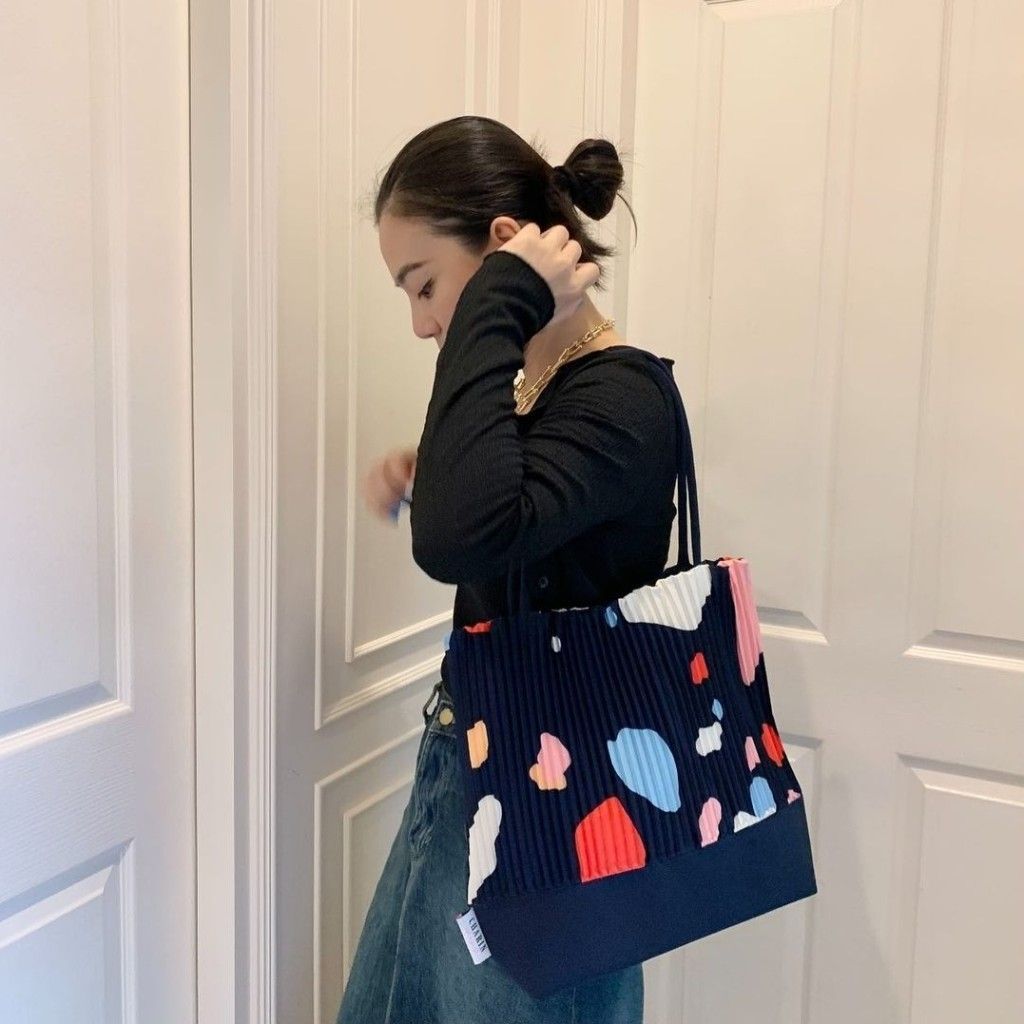 泰國品牌ᵀᴴ CHARIN 限定色 Terrazzo Blue 磁釦 Plissé 皺褶包 單肩托特包 水桶2way包 | 蝦皮購物