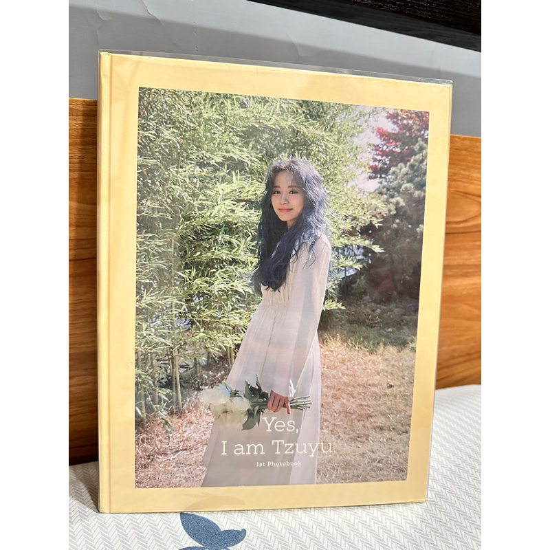 TWICE 周子瑜 -YES,I AM TZUYU (1ST PHOTOBOOK) PEACH VER. 韓國進口版 | 蝦皮購物