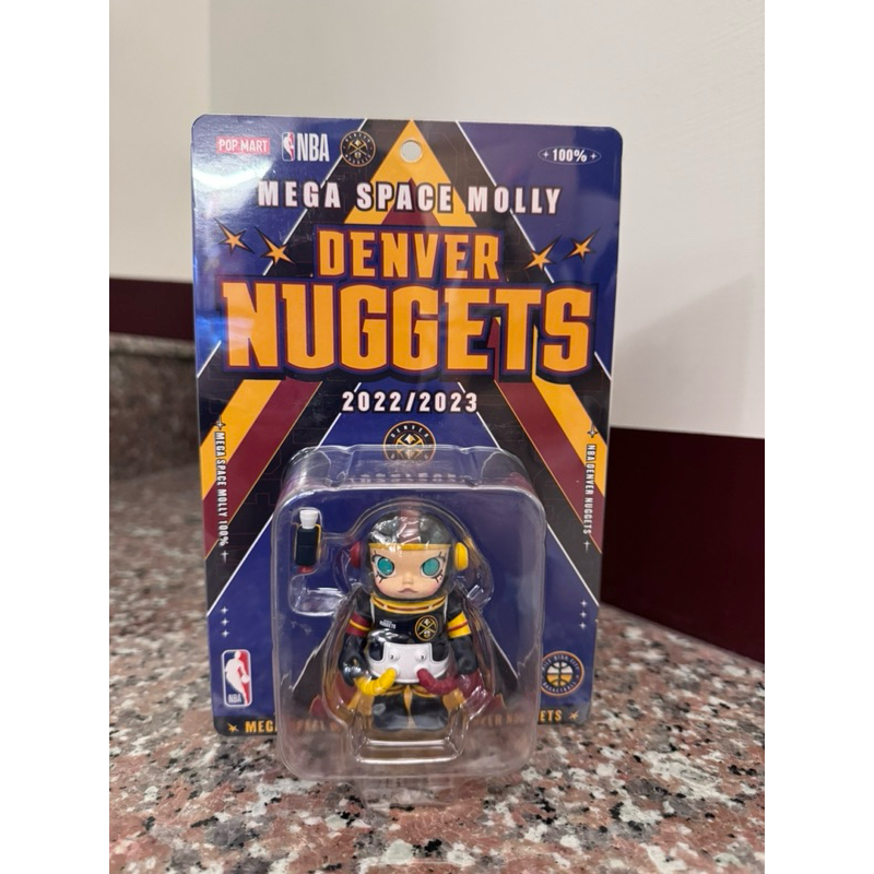 《現貨》泡泡瑪特 Popmart MEGA SPACE MOLLY Molly 100% NBA系列 吊卡 丹佛金塊 | 蝦皮購物