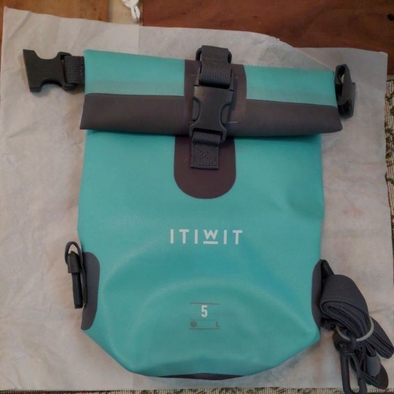 迪卡儂ITIWIT 正品休閒防水包全新5L | 蝦皮購物
