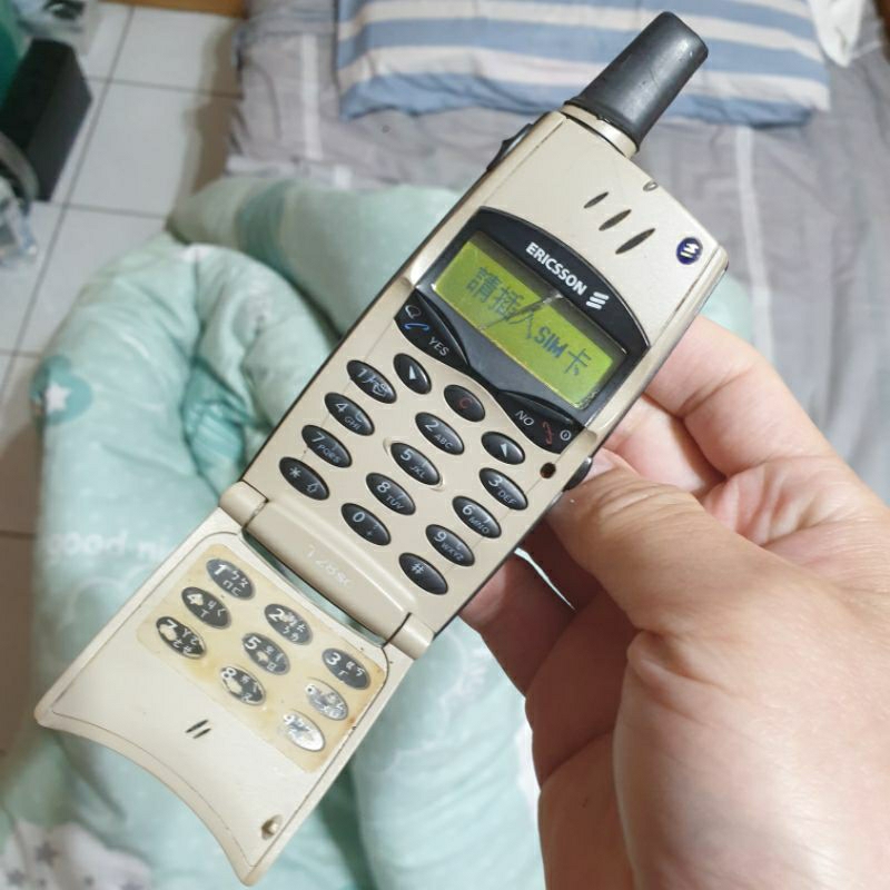 出清絕版經典收藏 早期 Ericsson T28sc 白色 可開機 螢幕無背光 不附電池 外觀如圖 金城武代言手機 | 蝦皮購物