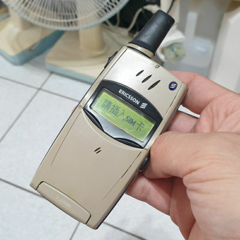 出清絕版經典收藏 早期 Ericsson T28sc 白色 可開機 螢幕無背光 不附電池 外觀如圖 金城武代言手機 | 蝦皮購物