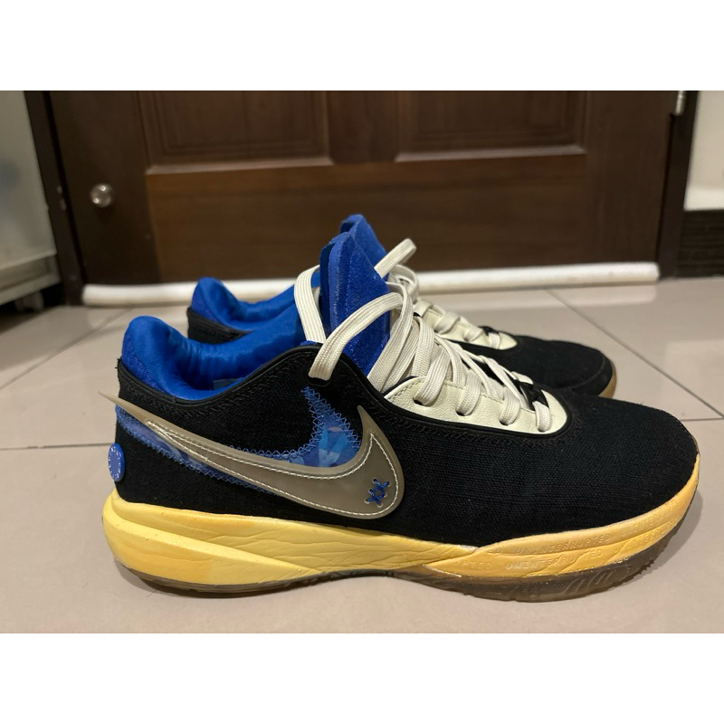 Nike LBJ 20[已售出] | 蝦皮購物