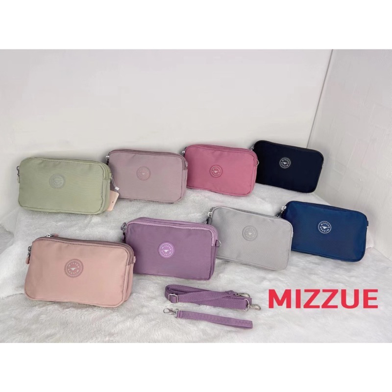 ^小安^ 現貨 MIZZUE 三層拉鍊斜背包 防水斜背包 散步包 運動包 多格層 斜背包 手機包 化妝包 | 蝦皮購物