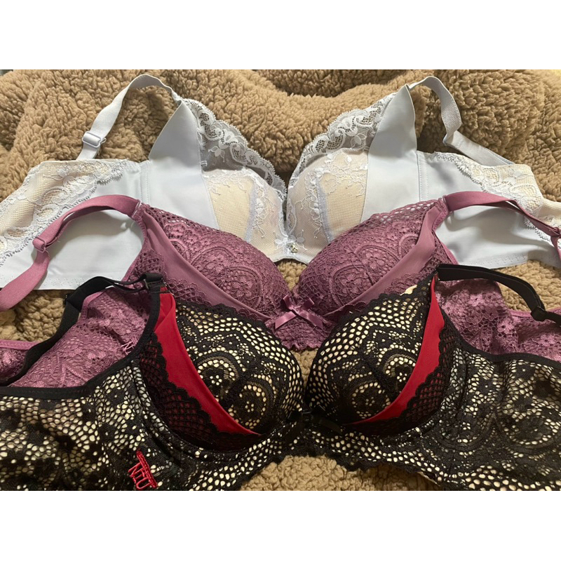 全新 轉售 Niuniu衣櫥 養波波 梔子花露無痕調整型內衣 32/70B | 蝦皮購物