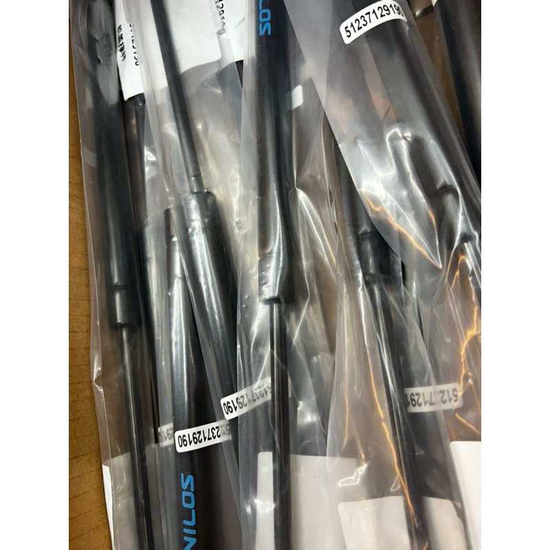 BMW E90 E92 前引擎蓋頂桿 行李箱頂桿 頂桿 油壓頂桿 油壓桿 51237129190 51247129194 | 蝦皮購物