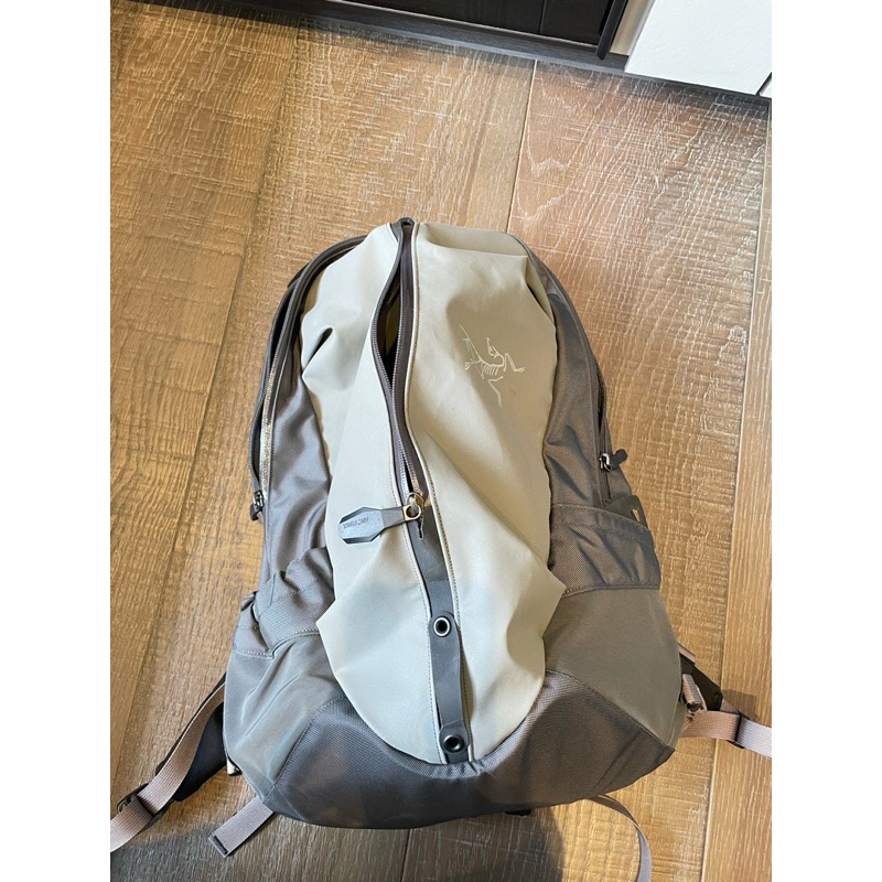 arc’teryx arro 16 backpack 始祖鳥 後背包 霧霾灰 | 蝦皮購物