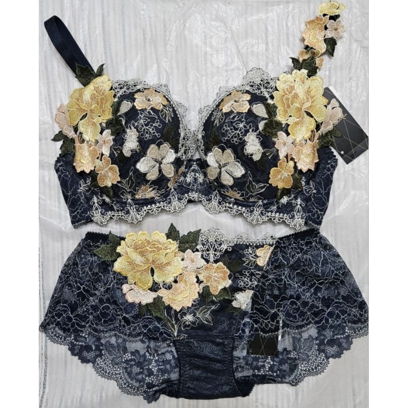 莎露 Salute 店舖限定 民族時尚綠色雕花內衣褲組 E75+M | 蝦皮購物