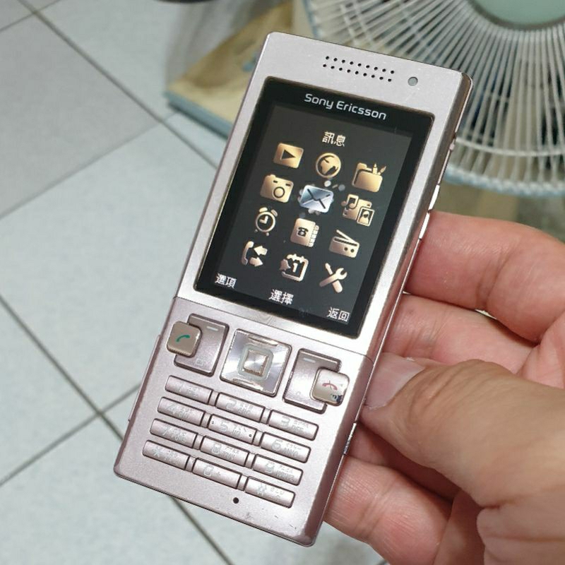 Sony Ericsson T700 櫻花粉色 簡直好看 經典直立機 320 萬畫素 外觀約9成新 附原廠耳機 | 蝦皮購物