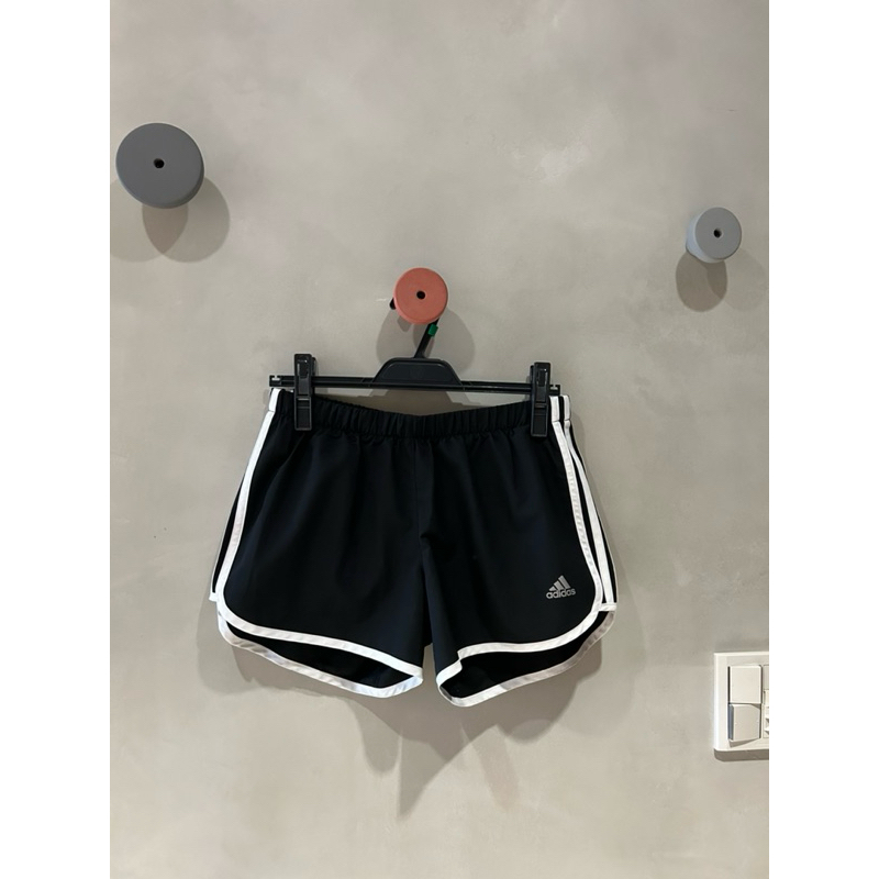 （正版）Adidas 愛迪達 三線短褲 真理褲 三線 熱褲 運動短褲 女生短褲 跑步 健身 有氧 | 蝦皮購物